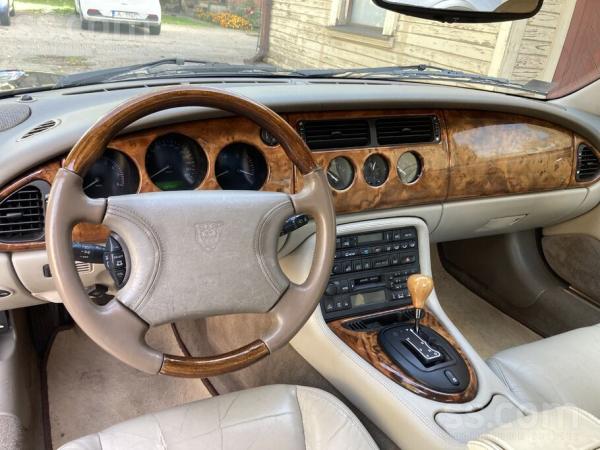 Zaļš Jaguar XK 1998 Rīga, ar dzinēja tilpumu 4.00 L un nobraukumu 295 tūkst. km par 8950 €, foto 7 vietnē AUTOMOTO.COM.LV