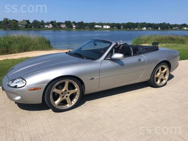 Grey Jaguar XK 1998 in Riga, with an engine capacity of 4.00 L and mileage of 146 thousand km for 7900 €, photo 1 on AUTOMOTO.COM.LV