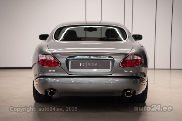 Pelēks Jaguar XK 2005 Tallina, ar dzinēja tilpumu 4.20 L un nobraukumu 57 tūkst. km par 28900 €, foto 7 vietnē AUTOMOTO.COM.LV