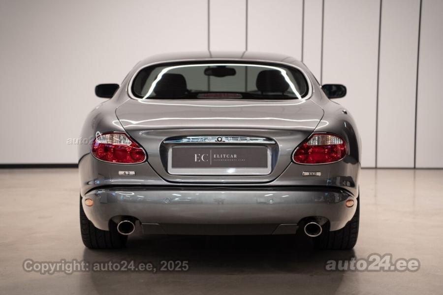 Pelēks Jaguar XK 2005 Tallina, ar dzinēja tilpumu 4.20 L un nobraukumu 57 tūkst. km par 28900 €, foto 7 vietnē AUTOMOTO.COM.LV