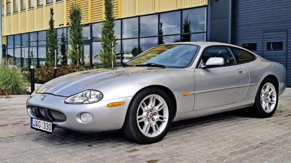 Jaguar XKR 1999 in Vilnius, with an engine capacity of 4.00 L and mileage of 84 thousand km for 18000 €, photo 2 on AUTOMOTO.COM.LV