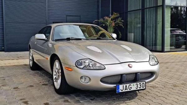 Jaguar XKR 1999 in Vilnius, with an engine capacity of 4.00 L and mileage of 84 thousand km for 18000 €, photo 4 on AUTOMOTO.COM.LV