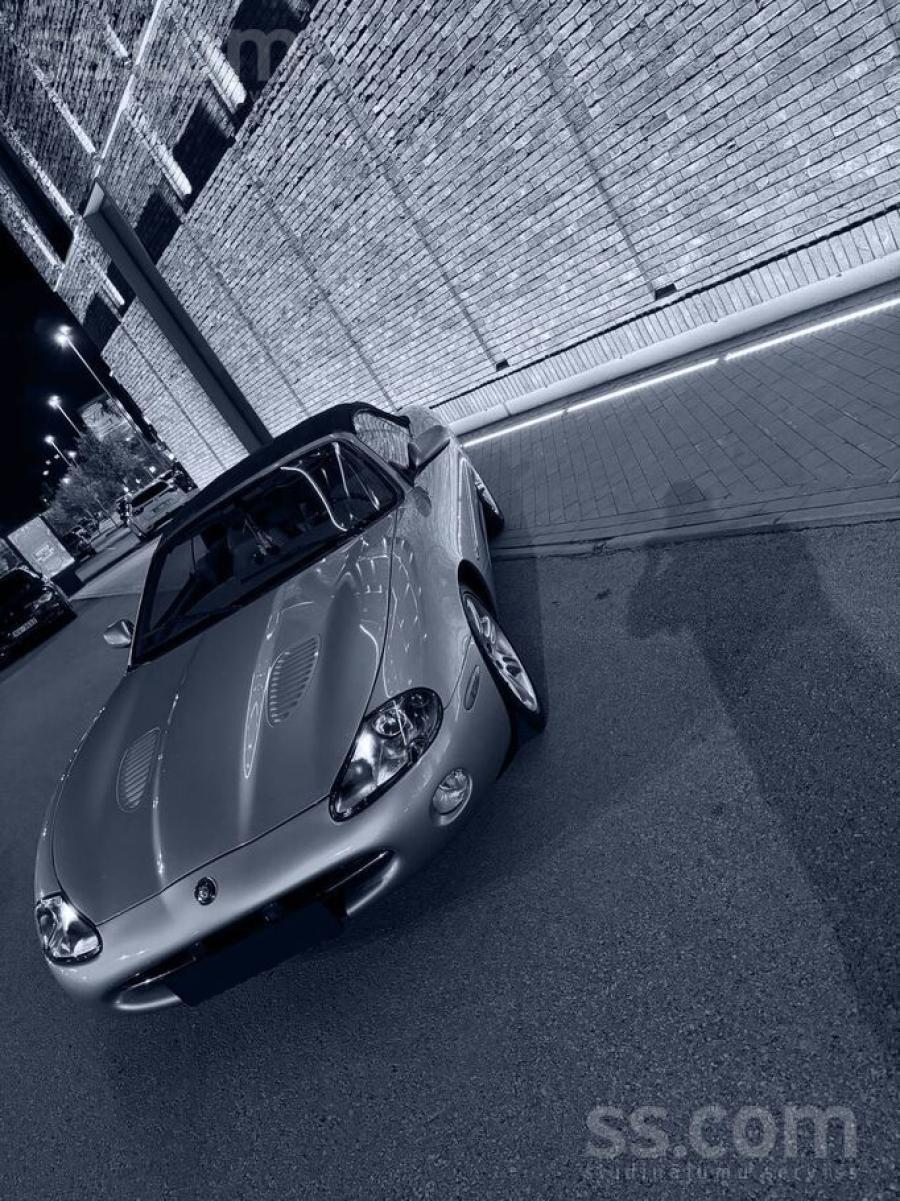 Pelēks Jaguar XKR 1999 Rīga, ar dzinēja tilpumu 4.00 L un nobraukumu 250 tūkst. km par 4000 €, foto 1 vietnē AUTOMOTO.COM.LV