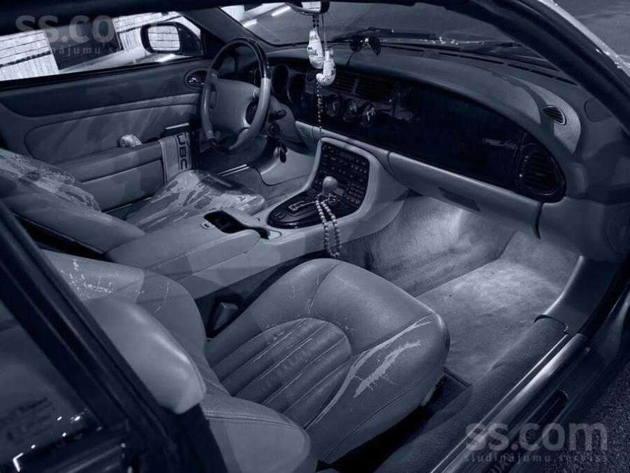 Pelēks Jaguar XKR 1999 Rīga, ar dzinēja tilpumu 4.00 L un nobraukumu 250 tūkst. km par 4000 €, foto 9 vietnē AUTOMOTO.COM.LV