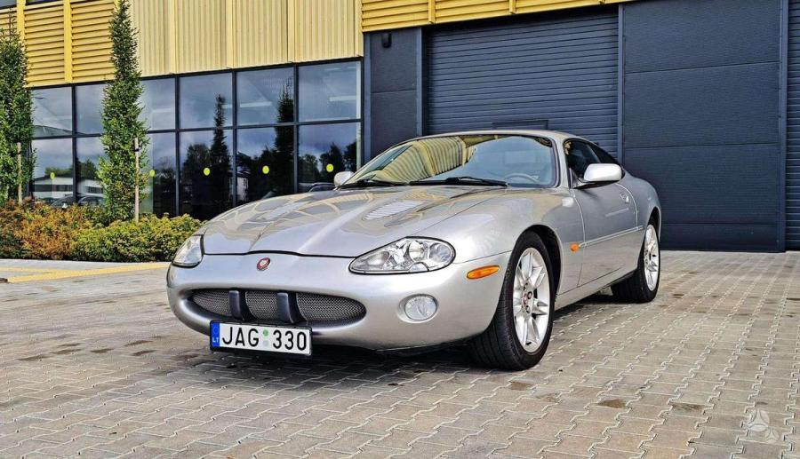 Серый Ягуар ХКР 1999 в Вильнюс, объемом двигателя 4.00 л и пробегом 85 тыс. км за 13900 €, фото 5 на AUTOMOTO.COM.LV