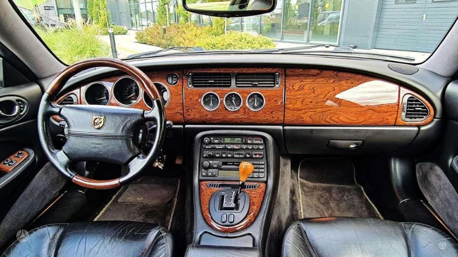 Серый Ягуар ХКР 1999 в Вильнюс, объемом двигателя 4.00 л и пробегом 85 тыс. км за 13900 €, фото 23 на AUTOMOTO.COM.LV