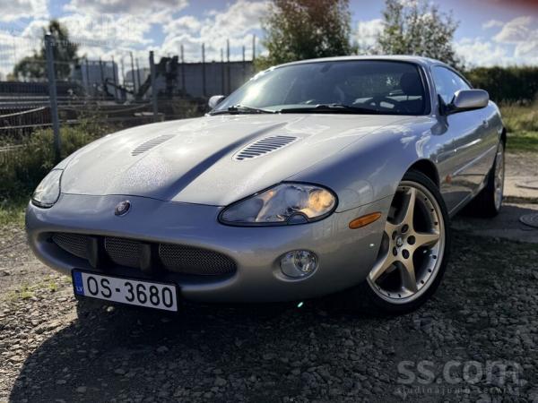 Grey Jaguar XKR 2001 in Riga, with an engine capacity of 4.00 L and mileage of 144 thousand km for 13995 €, photo 4 on AUTOMOTO.COM.LV