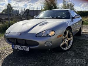 Grey Jaguar XKR 2001 in Riga, with an engine capacity of 4.00 L and mileage of 144 thousand km for 13995 €, photo 4 on AUTOMOTO.COM.LV