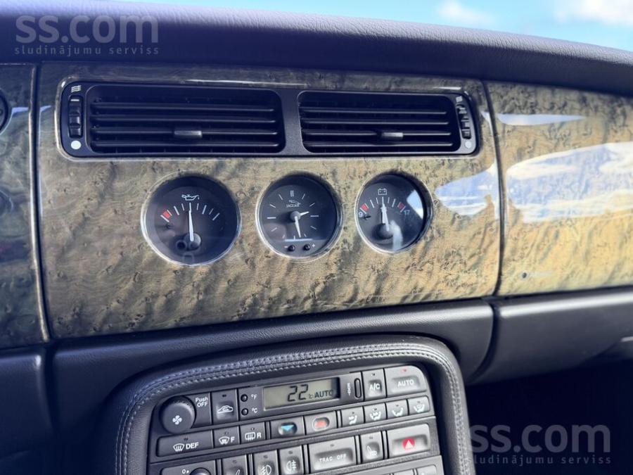 Grey Jaguar XKR 2001 in Riga, with an engine capacity of 4.00 L and mileage of 144 thousand km for 13995 €, photo 12 on AUTOMOTO.COM.LV