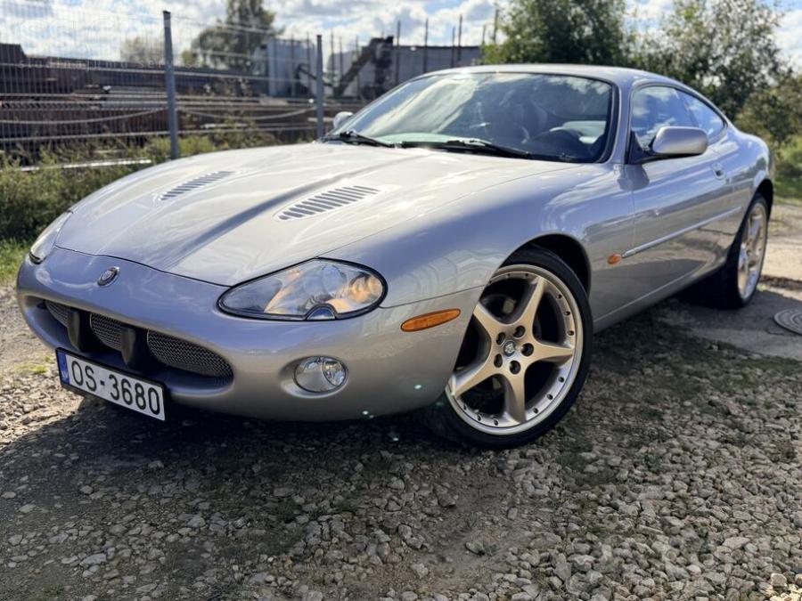 Grey Jaguar XKR 2001 in Riga, with an engine capacity of 4.00 L and mileage of 144 thousand km for 13995 €, photo 20 on AUTOMOTO.COM.LV