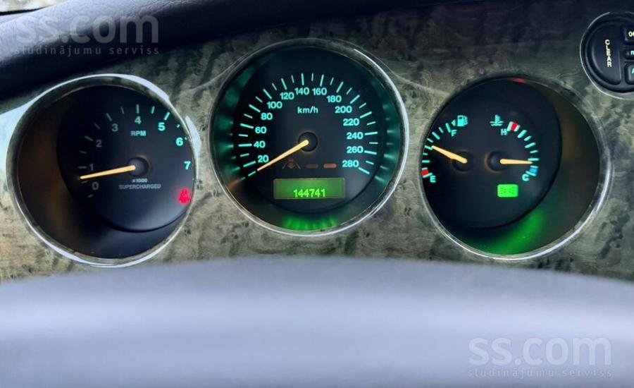 Grey Jaguar XKR 2001 in Riga, with an engine capacity of 4.00 L and mileage of 144 thousand km for 13995 €, photo 21 on AUTOMOTO.COM.LV