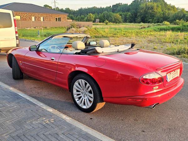 Красный Ягуар ХКР 2003 в Каунас, объемом двигателя 4.20 л и пробегом 160 тыс. км за 15500 €, фото 3 на AUTOMOTO.COM.LV