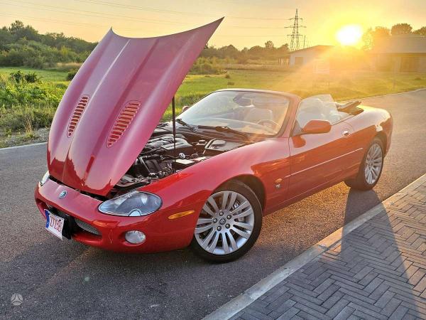 Красный Ягуар ХКР 2003 в Каунас, объемом двигателя 4.20 л и пробегом 160 тыс. км за 15500 €, фото 5 на AUTOMOTO.COM.LV