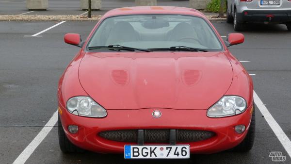 Jaguar XKR 1999 Viļņa vietnē Sarkans Jaguar XKR 1999 Viļņa, ar dzinēja tilpumu 4.00 L un nobraukumu 154 tūkst. km par 9499 €, foto 1 vietnē AUTOMOTO.COM.LV