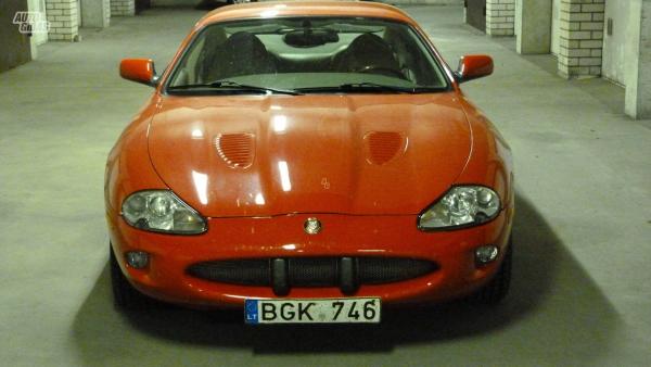 Jaguar XKR 1999 Viļņa vietnē Sarkans Jaguar XKR 1999 Viļņa, ar dzinēja tilpumu 4.00 L un nobraukumu 154 tūkst. km par 9499 €, foto 4 vietnē AUTOMOTO.COM.LV