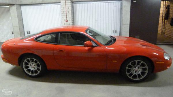 Jaguar XKR 1999 Viļņa vietnē Sarkans Jaguar XKR 1999 Viļņa, ar dzinēja tilpumu 4.00 L un nobraukumu 154 tūkst. km par 9499 €, foto 6 vietnē AUTOMOTO.COM.LV