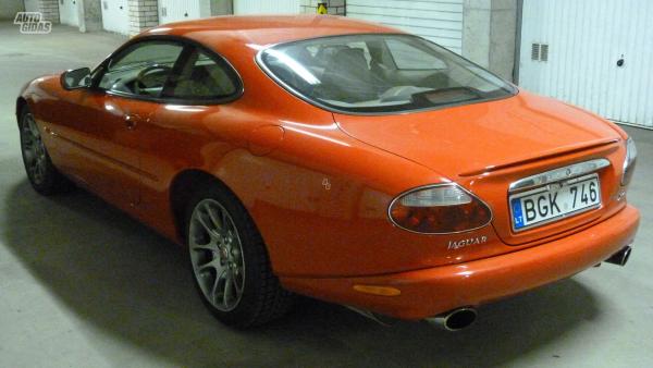 Jaguar XKR 1999 Viļņa vietnē Sarkans Jaguar XKR 1999 Viļņa, ar dzinēja tilpumu 4.00 L un nobraukumu 154 tūkst. km par 9499 €, foto 9 vietnē AUTOMOTO.COM.LV