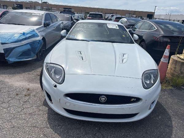 Balts Jaguar XKR 2013 Kauņa, ar dzinēja tilpumu 5.00 L un nobraukumu 207 tūkst. km par 12900 €, foto 3 vietnē AUTOMOTO.COM.LV