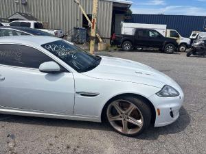 White Jaguar XKR 2013 in Kaunas, with an engine capacity of 5.00 L and mileage of 207 thousand km for 12900 €, photo 6 on AUTOMOTO.COM.LV
