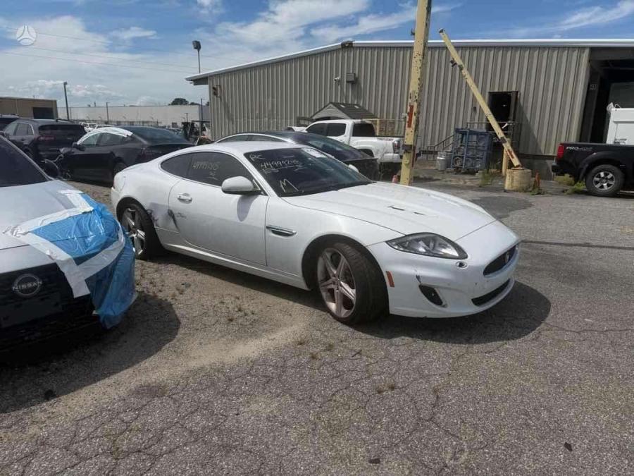 White Jaguar XKR 2013 in Kaunas, with an engine capacity of 5.00 L and mileage of 207 thousand km for 12900 €, photo 10 on AUTOMOTO.COM.LV