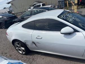 White Jaguar XKR 2013 in Kaunas, with an engine capacity of 5.00 L and mileage of 207 thousand km for 12900 €, photo 11 on AUTOMOTO.COM.LV