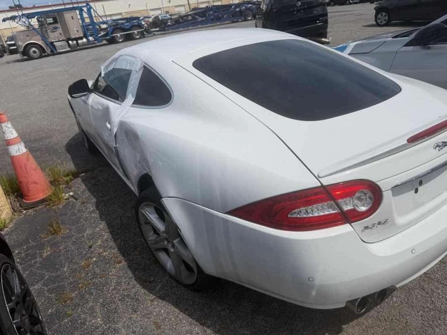 White Jaguar XKR 2013 in Kaunas, with an engine capacity of 5.00 L and mileage of 207 thousand km for 12900 €, photo 13 on AUTOMOTO.COM.LV