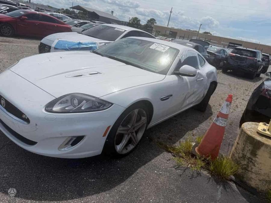 White Jaguar XKR 2013 in Kaunas, with an engine capacity of 5.00 L and mileage of 207 thousand km for 12900 €, photo 17 on AUTOMOTO.COM.LV