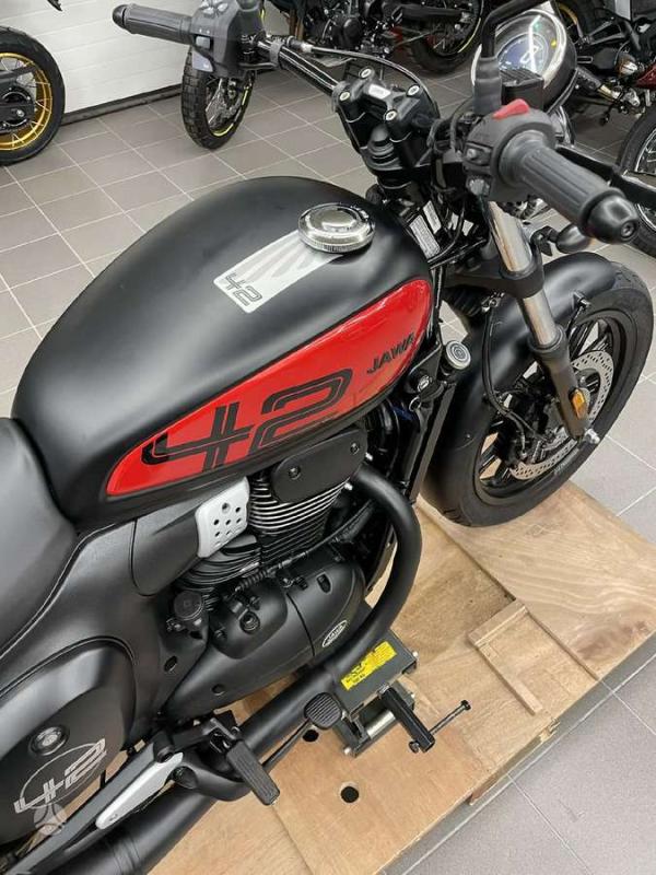 Jawa 350 2025 Viļņa, ar dzinēja tilpumu 0.35 L un nobraukumu 3 tūkst. km par 5600 €, foto 8 vietnē AUTOMOTO.COM.LV