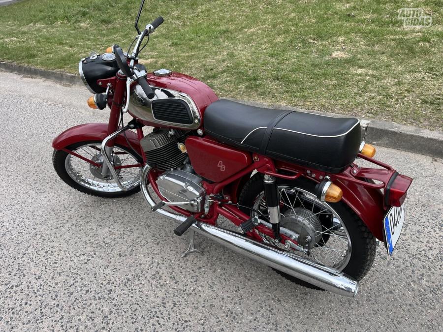 Red Jawa 350 1975 in Vilnius, with an engine capacity of 0.00 L and mileage of 27 thousand km for 3200 €, photo 3 on AUTOMOTO.COM.LV