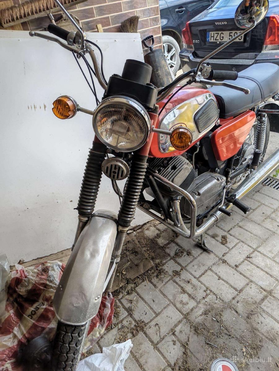 Sarkans Jawa 350 1980 Viļņa, ar dzinēja tilpumu 0.35 L un nobraukumu 1 tūkst. km par 3300 €, foto 1 vietnē AUTOMOTO.COM.LV