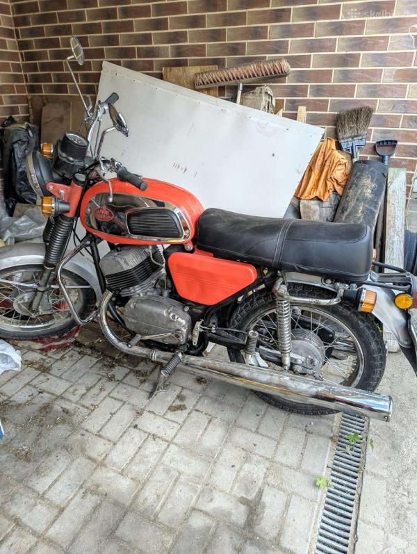Red Jawa 350 1980 in Vilnius, with an engine capacity of 0.35 L and mileage of 1 thousand km for 3300 €, photo 2 on AUTOMOTO.COM.LV