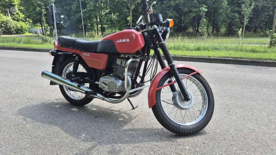 Red Jawa 350 1990 in Vilnius, with an engine capacity of 0.34 L and mileage of 0 thousand km for 3200 €, photo 3 on AUTOMOTO.COM.LV