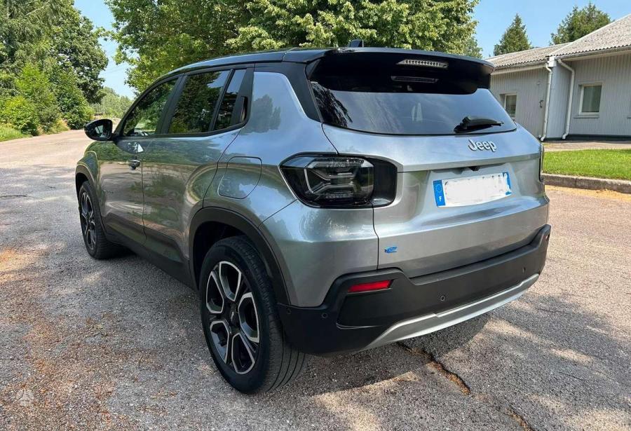 Grey Jeep Avenger 2023 in Taurage, with an engine capacity of 0.00 L and mileage of 112 thousand km for 16800 €, photo 8 on AUTOMOTO.COM.LV