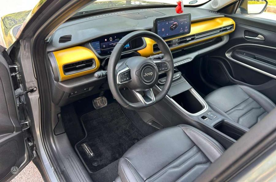 Grey Jeep Avenger 2023 in Taurage, with an engine capacity of 0.00 L and mileage of 112 thousand km for 16800 €, photo 14 on AUTOMOTO.COM.LV