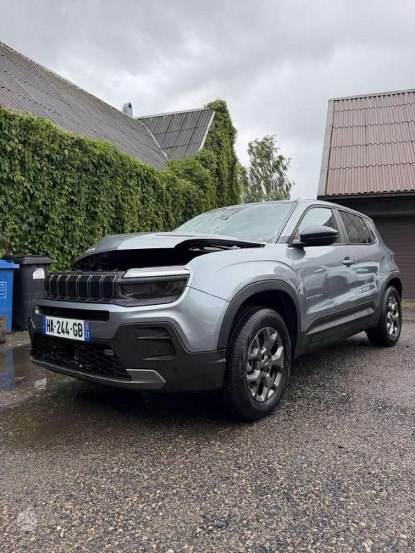 Grey Jeep Avenger 2024 in Kaunas, with an engine capacity of 0.00 L and mileage of 20 thousand km for 6300 €, photo 1 on AUTOMOTO.COM.LV