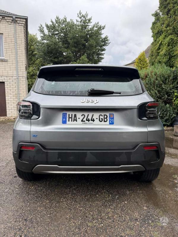 Grey Jeep Avenger 2024 in Kaunas, with an engine capacity of 0.00 L and mileage of 20 thousand km for 6300 €, photo 6 on AUTOMOTO.COM.LV