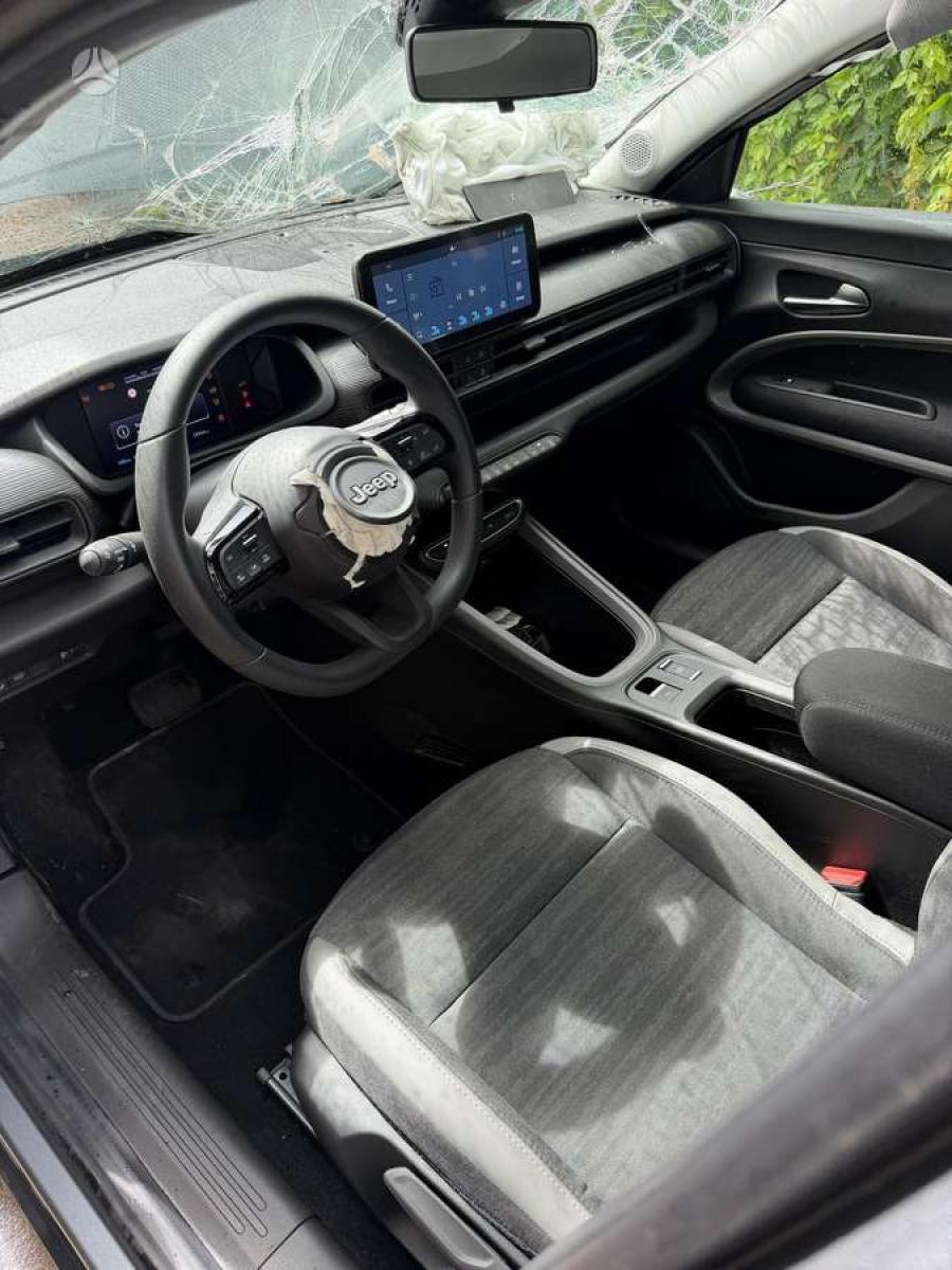 Pelēks Jeep Avenger 2024 Kauņa, ar dzinēja tilpumu 0.00 L un nobraukumu 20 tūkst. km par 6300 €, foto 25 vietnē AUTOMOTO.COM.LV