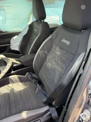 Pelēks Jeep Avenger 2024 Kauņa, ar dzinēja tilpumu 0.00 L un nobraukumu 20 tūkst. km par 6600 €, foto 9 vietnē AUTOMOTO.COM.LV