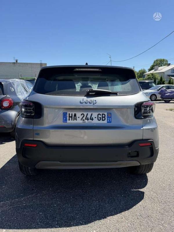 Grey Jeep Avenger 2024 in Kaunas, with an engine capacity of 0.00 L and mileage of 19 thousand km for 5900 €, photo 5 on AUTOMOTO.COM.LV