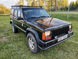 Melns Jeep Cherokee 1993 Preiļi, ar dzinēja tilpumu 2.50 L un nobraukumu 227 tūkst. km par 3000 €, foto  vietnē AUTOMOTO.COM.LV
