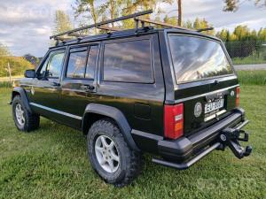 Melns Jeep Cherokee 1993 Preiļi, ar dzinēja tilpumu 2.50 L un nobraukumu 227 tūkst. km par 3000 €, foto 3 vietnē AUTOMOTO.COM.LV