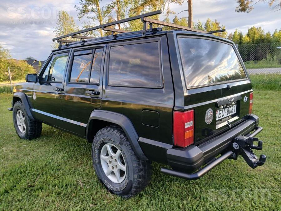 Melns Jeep Cherokee 1993 Preiļi, ar dzinēja tilpumu 2.50 L un nobraukumu 227 tūkst. km par 3000 €, foto 3 vietnē AUTOMOTO.COM.LV