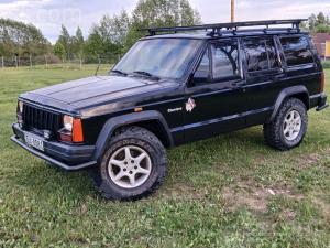 Melns Jeep Cherokee 1993 Preiļi, ar dzinēja tilpumu 2.50 L un nobraukumu 227 tūkst. km par 3000 €, foto 4 vietnē AUTOMOTO.COM.LV