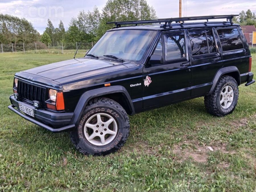 Melns Jeep Cherokee 1993 Preiļi, ar dzinēja tilpumu 2.50 L un nobraukumu 227 tūkst. km par 3000 €, foto 4 vietnē AUTOMOTO.COM.LV