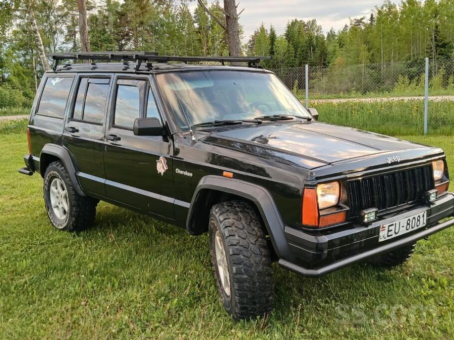 Melns Jeep Cherokee 1993 Preiļi, ar dzinēja tilpumu 2.50 L un nobraukumu 227 tūkst. km par 3000 €, foto 5 vietnē AUTOMOTO.COM.LV