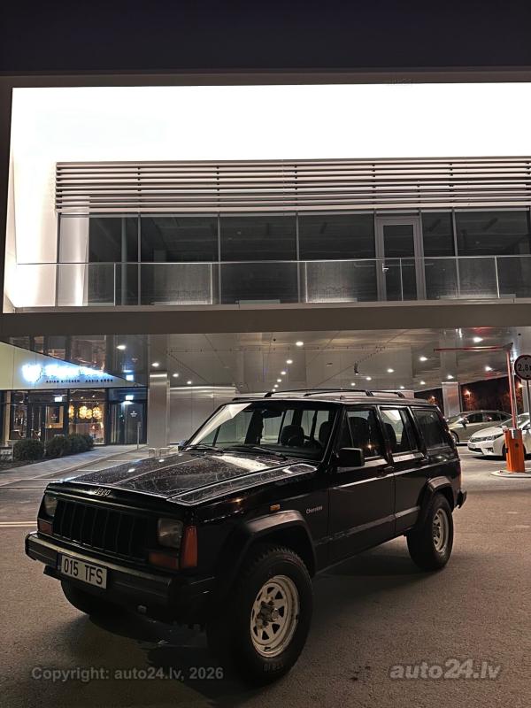 Black Jeep Cherokee 1996 in Tallinn, with an engine capacity of 2.50 L and mileage of 175 thousand km for 3900 €, photo 1 on AUTOMOTO.COM.LV