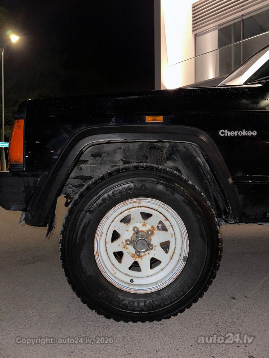 Melns Jeep Cherokee 1996 Tallina, ar dzinēja tilpumu 2.50 L un nobraukumu 175 tūkst. km par 3900 €, foto 19 vietnē AUTOMOTO.COM.LV