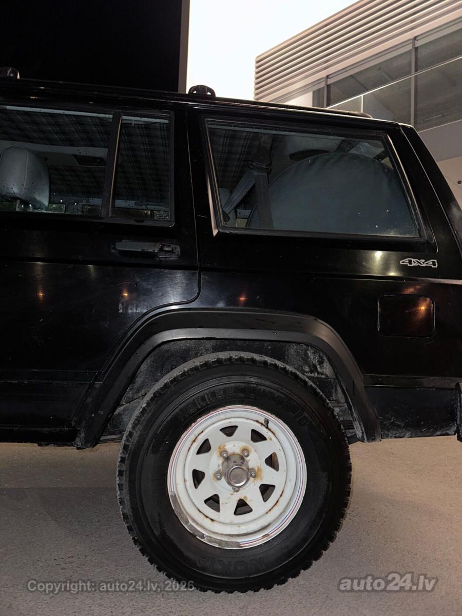 Melns Jeep Cherokee 1996 Tallina, ar dzinēja tilpumu 2.50 L un nobraukumu 175 tūkst. km par 3900 €, foto 20 vietnē AUTOMOTO.COM.LV