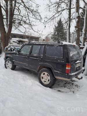 Black Jeep Cherokee 1998 in Ludza, with an engine capacity of 2.50 L and mileage of 347 thousand km for 5500 €, photo  on AUTOMOTO.COM.LV