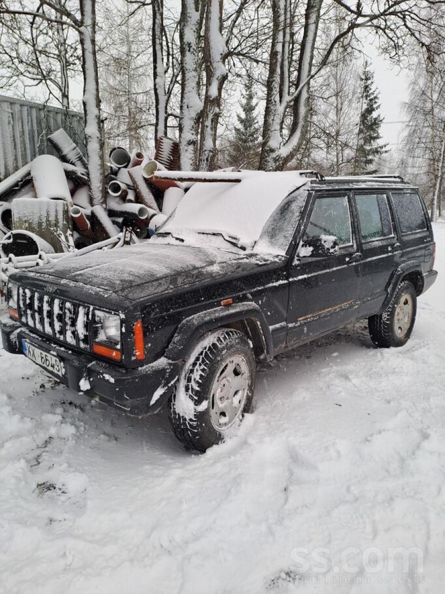 Black Jeep Cherokee 1998 in Ludza, with an engine capacity of 2.50 L and mileage of 347 thousand km for 5500 €, photo 2 on AUTOMOTO.COM.LV